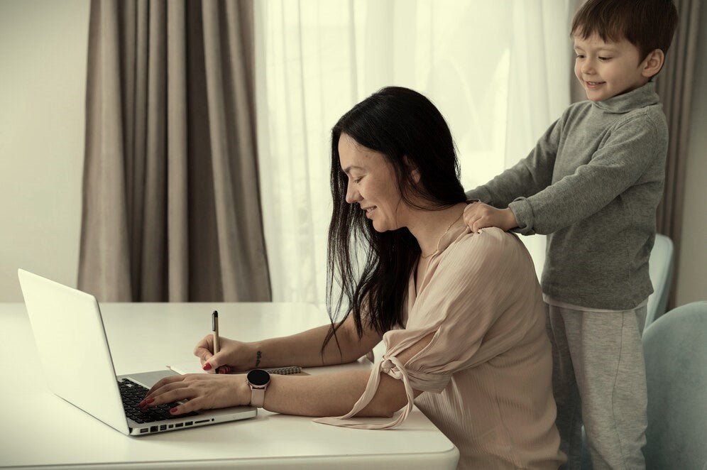 Balancing Work and Parenting as a Single Mom – Wolfie Kids